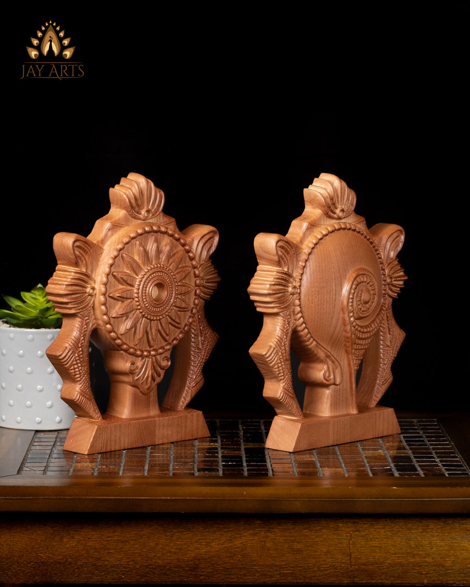 10" Vaishnava Symbols Chakra and Conch Wood Carving Set – JayArts.com